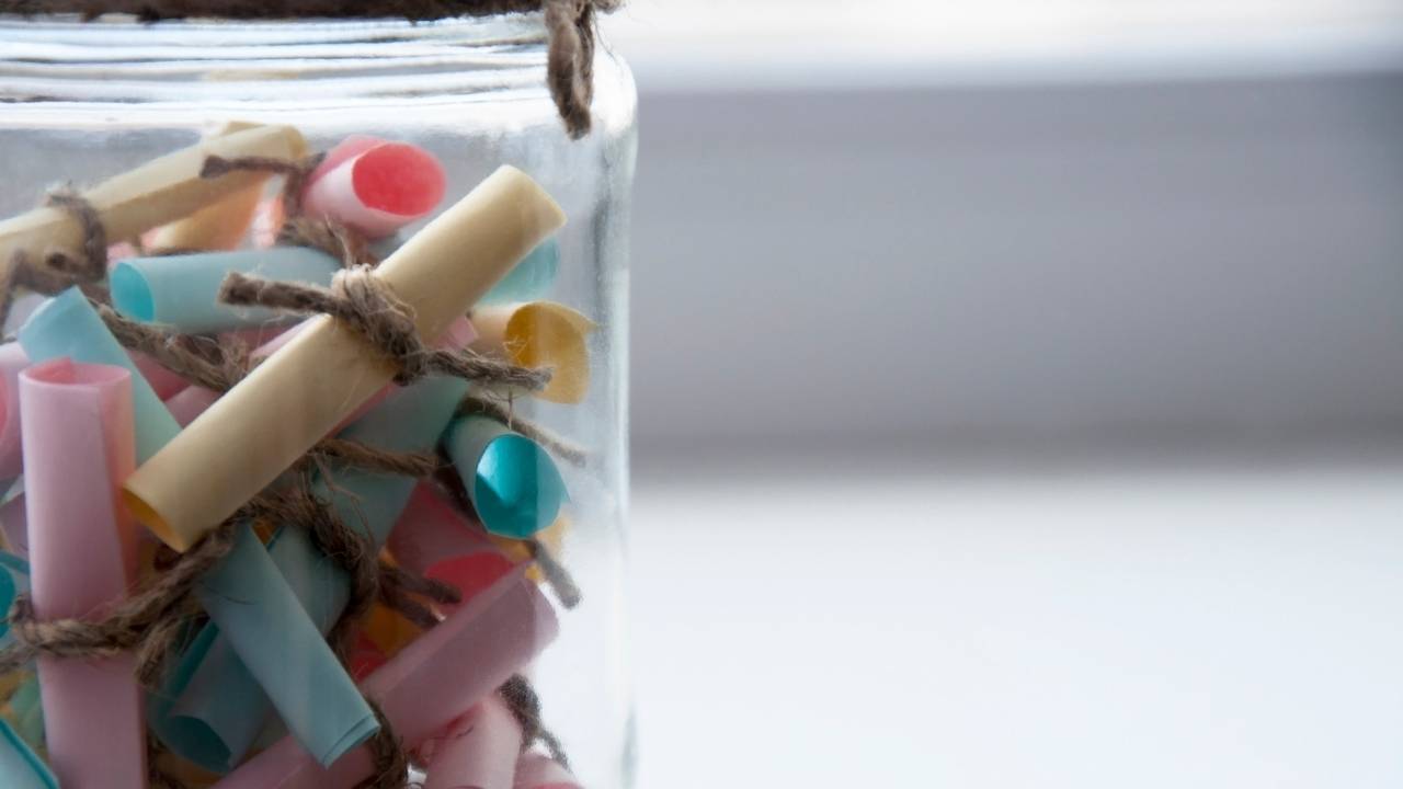 How to Make a Manifestation Jar Full of Gratitude Notes - SelfMadeLadies